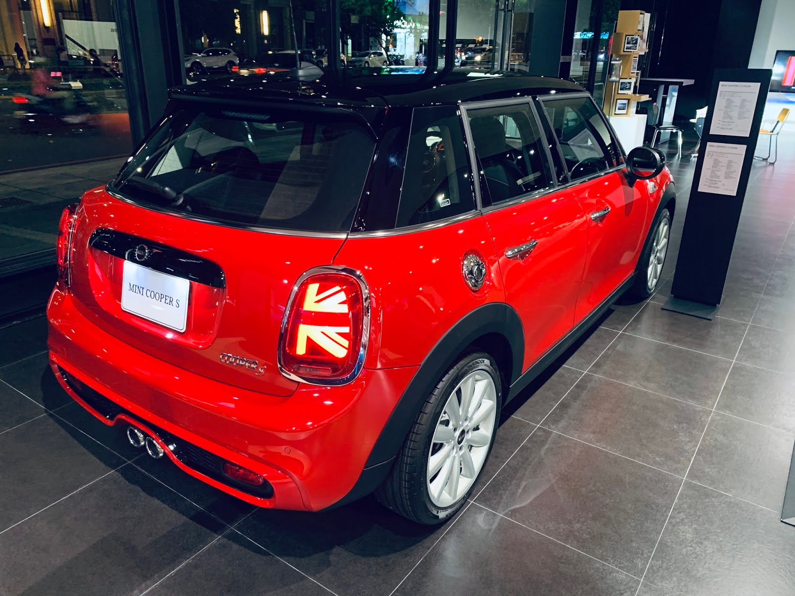 MINI HATCH 5D COOPER 2.0 S 顏色:車身 Chili Red 辣椒紅 車頂Jet Black 黑(2020年式) | ☰MINI COOPER新車資訊☰夢想匠人♕凱竣 ...