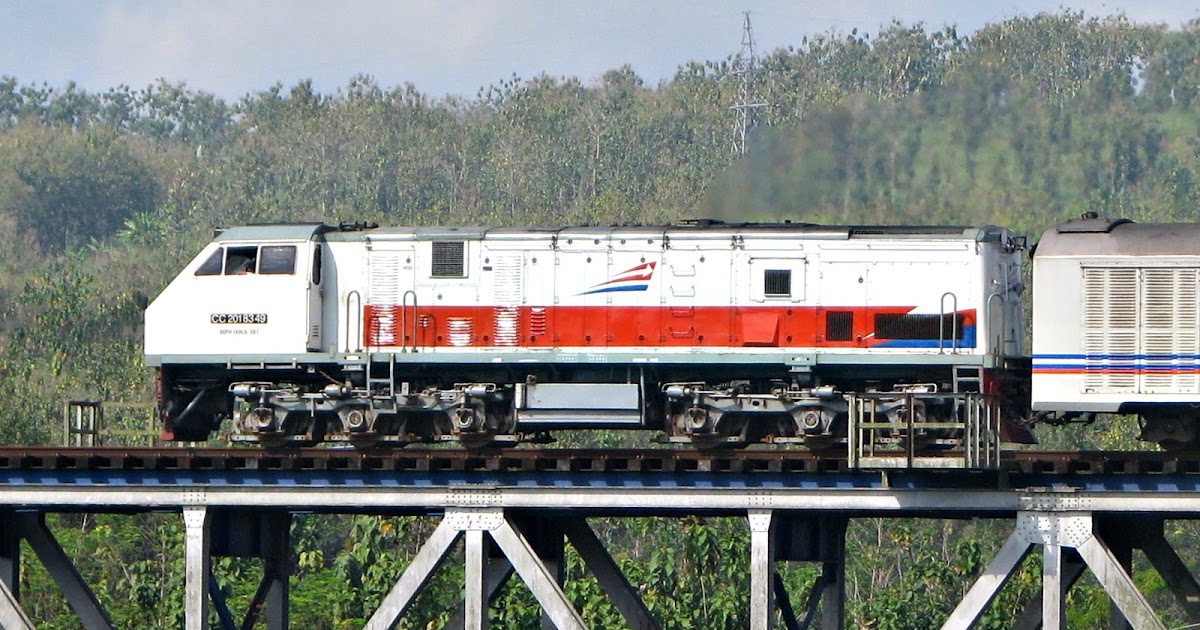 Kereta Api Indonesia: Almarhum Lokomotif CC201 83 49 (130 R) Dimasa Hidupnya Ketika Menarik ...