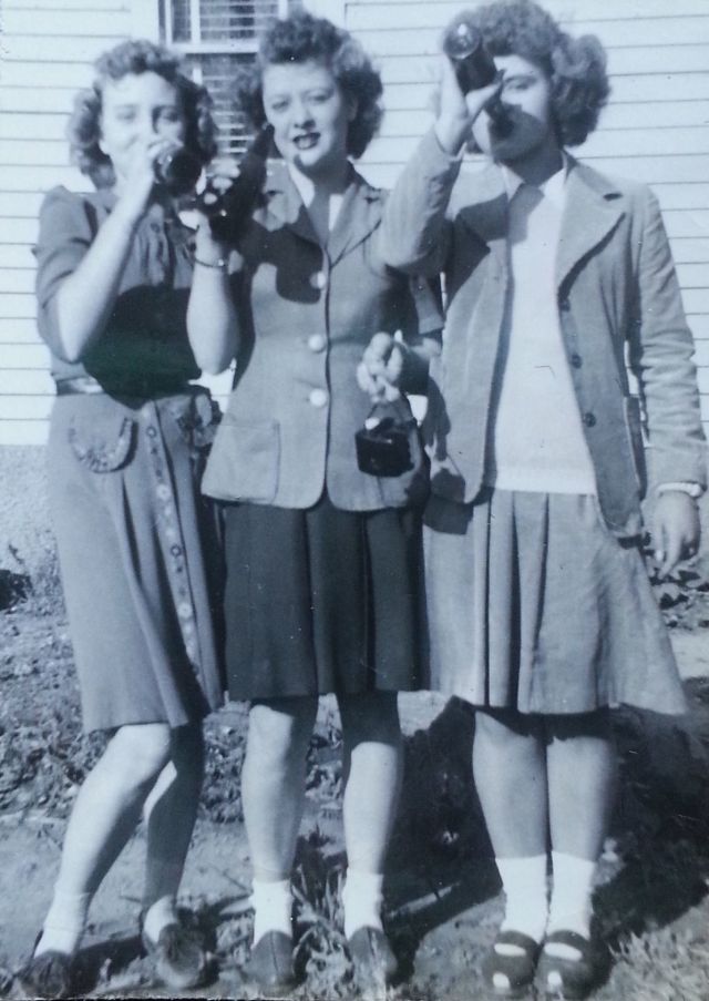 40 Vintage Photos of People Drinking in the Mid-20th Century ~ Vintage ...
