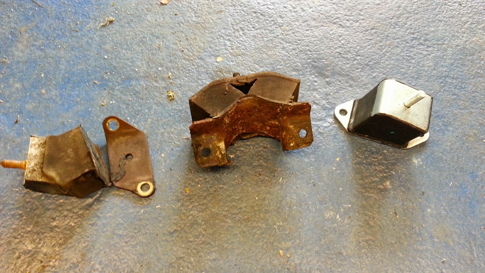 Renault 5 GT Turbo Project: New engine mounts fitted.