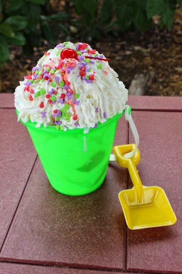 Main Street Gazette: Topsy-Turvy Tropical Paradise