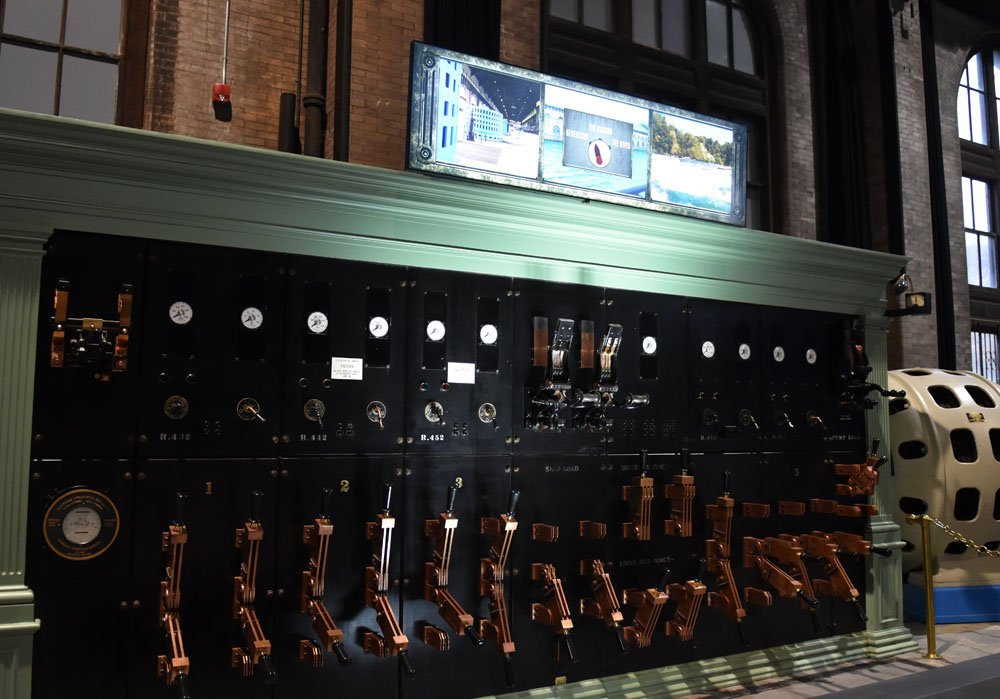 Toronto Grand Prix Tourist - A Toronto Blog: Light show at Currents ...