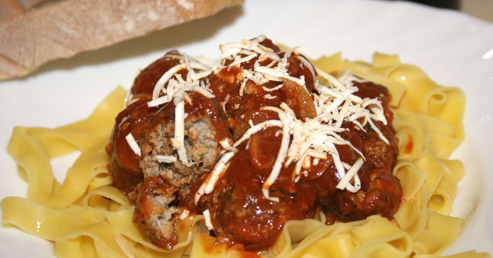 Romanian Food For Foreigners: Chiftele cu sos rosu