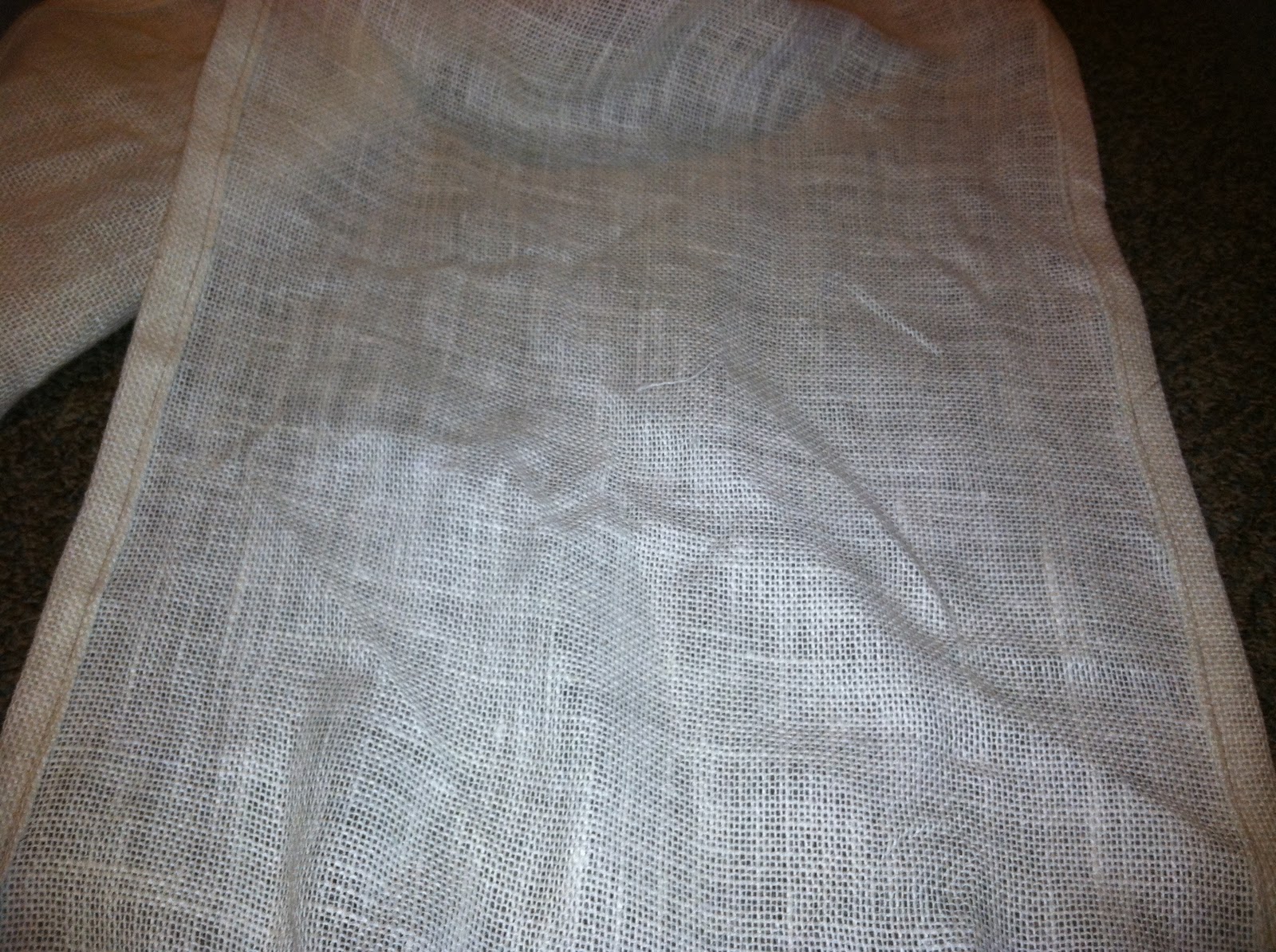 GraceAdkinsDesigns: DIY Burlap Table Runners- By Mary Kay and Grace