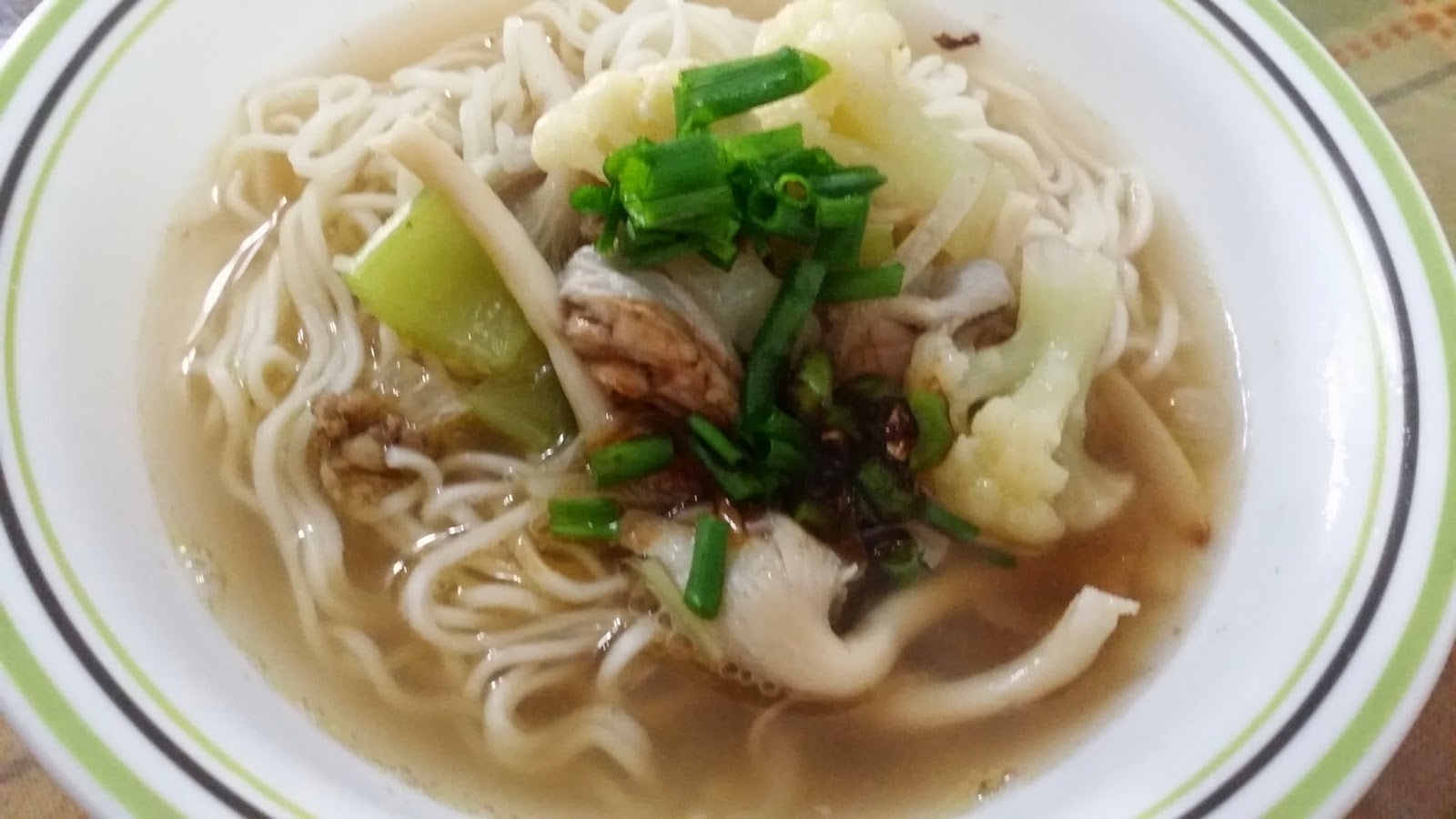 ZULFAZA LOVES COOKING: Sup cendawan mee segera