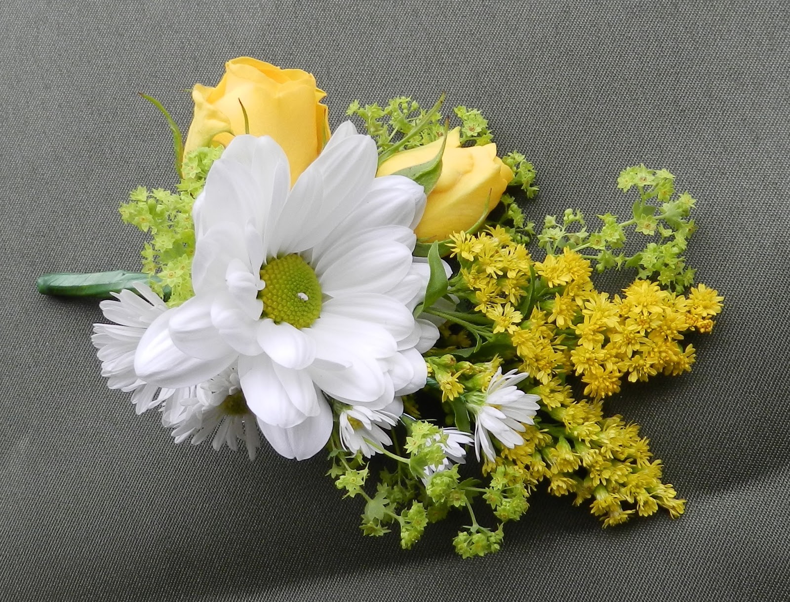 Sandra's Flower Studio.: Daisy bouquets and buttonholes