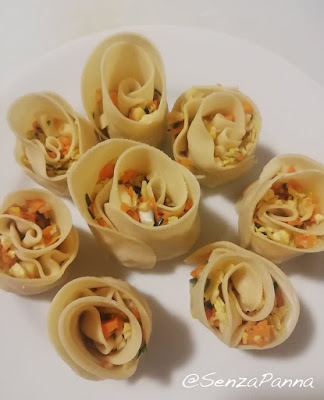 SenzaPanna: Rose Gyoza vegetariani. La ricetta del lunedì.