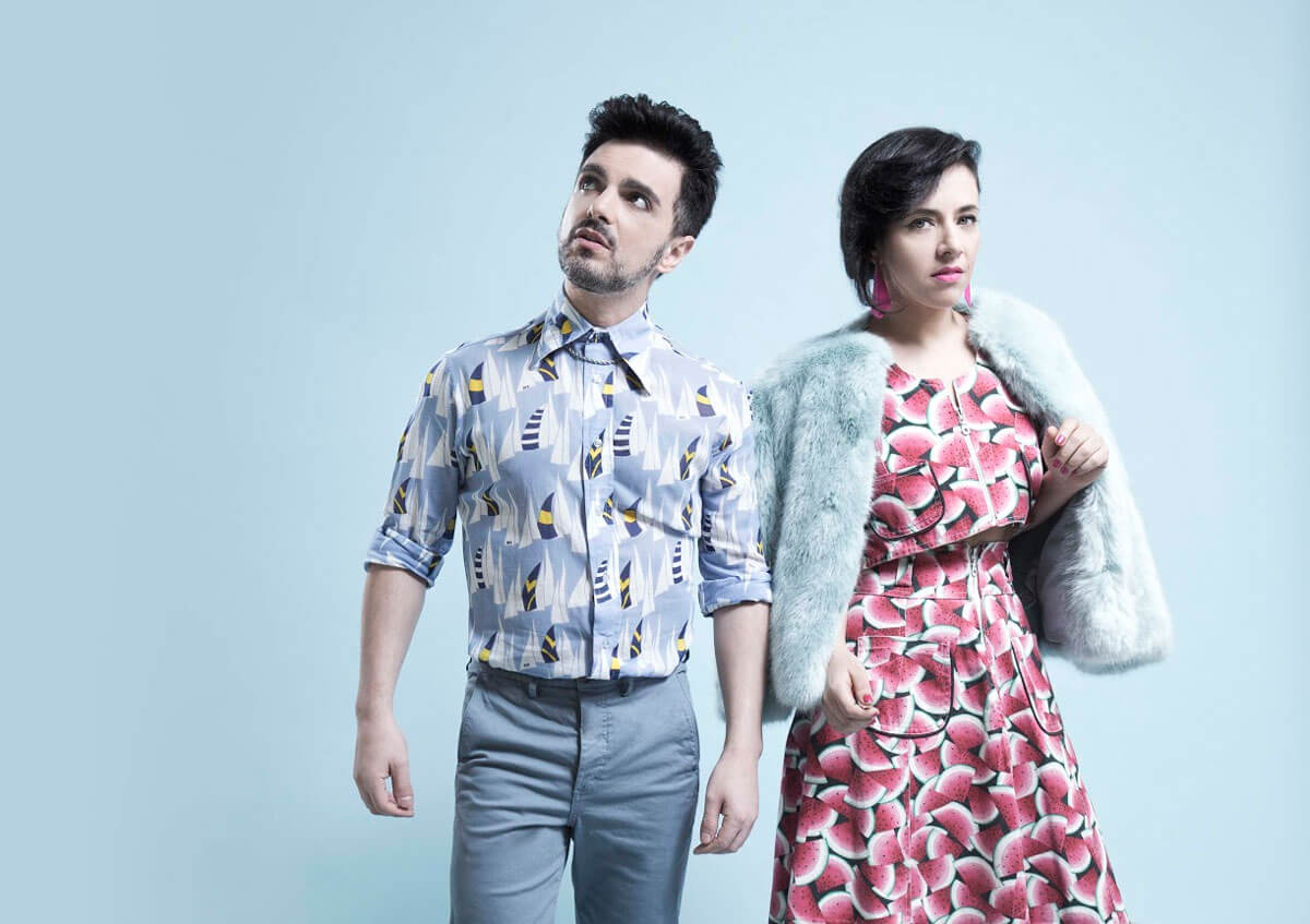 Ya viene... Todo a su Tiempo: AlbumEscape #17: Es Mentira - Miranda! (2002)