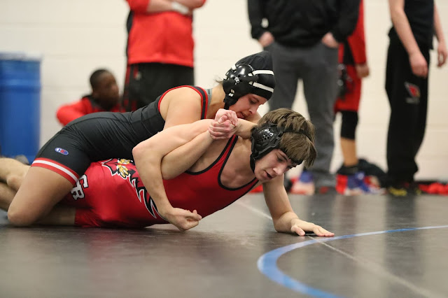 Men Wrestling Women: female champ beating on the guys