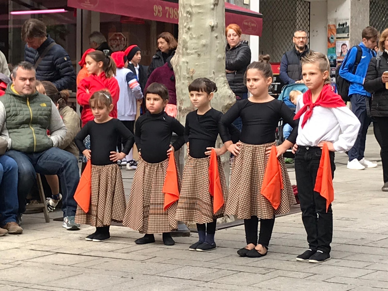 Esbart Dansaire de Vacarisses: Avui els grups de Picarols i Esclops ...