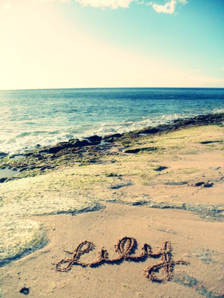 Rose and Her Lily: Names in the Sand in Hawaii!