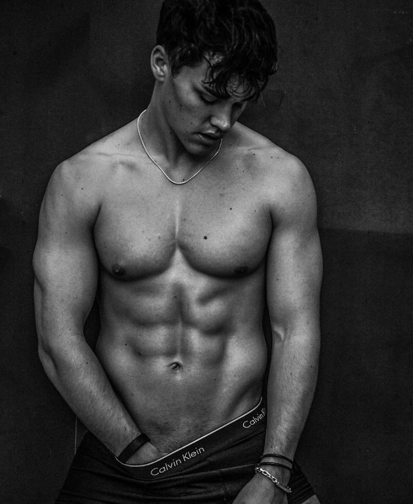 Famous Shirtless Men: Noah Beck breaks the internet