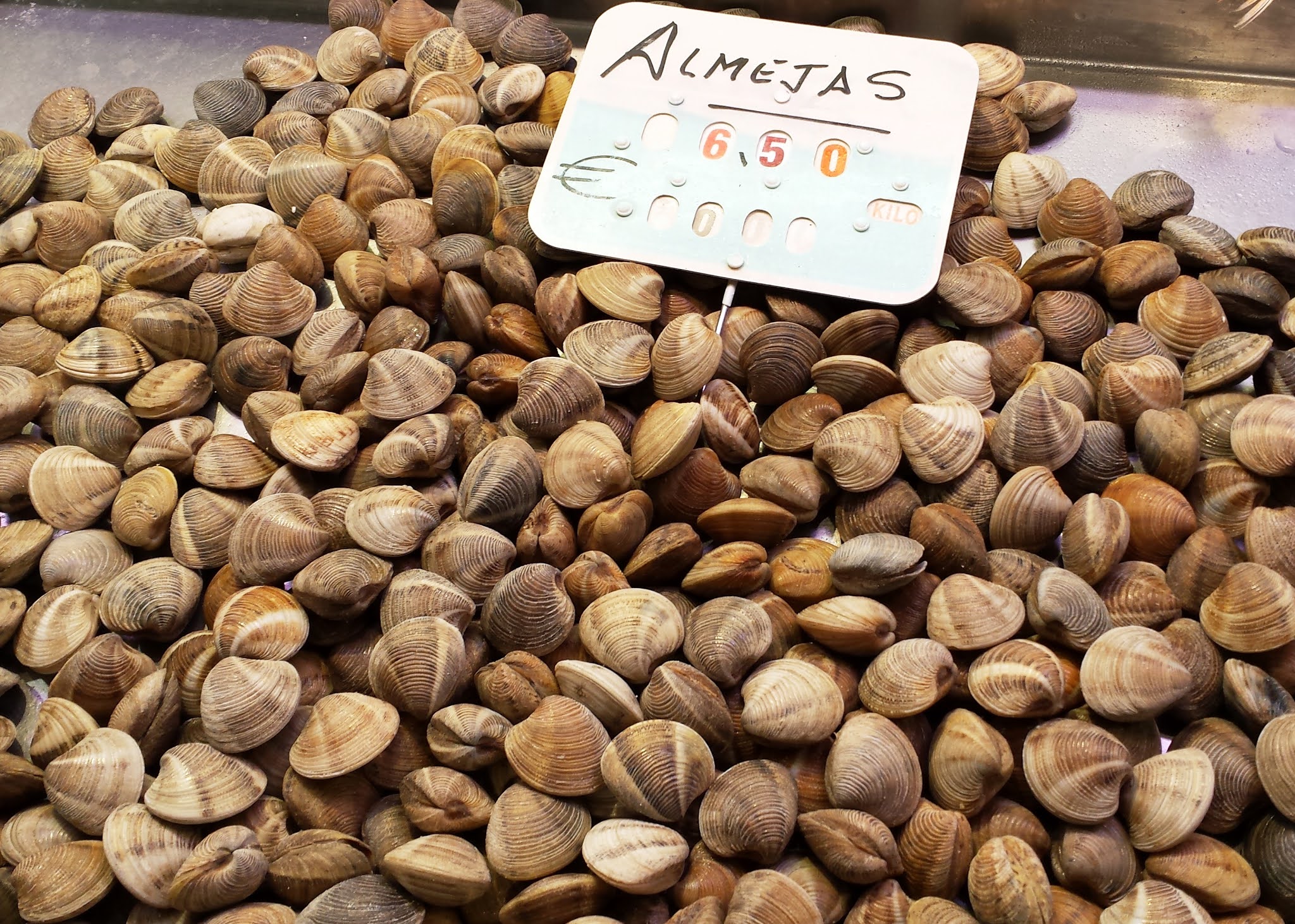 El rincón de Mundín: GULAS AL AJILLO CON CHIRLAS