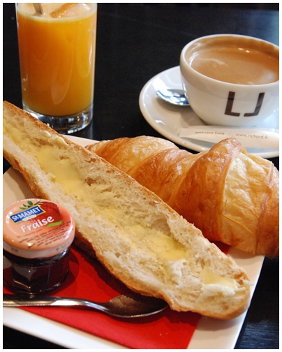 Whisk: a food blog: Croissants