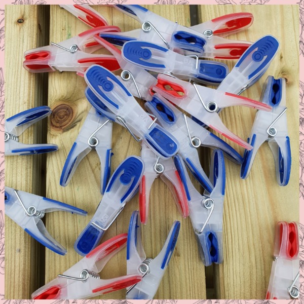 De Breimeisjes: Breivisjes versus breiknijpers