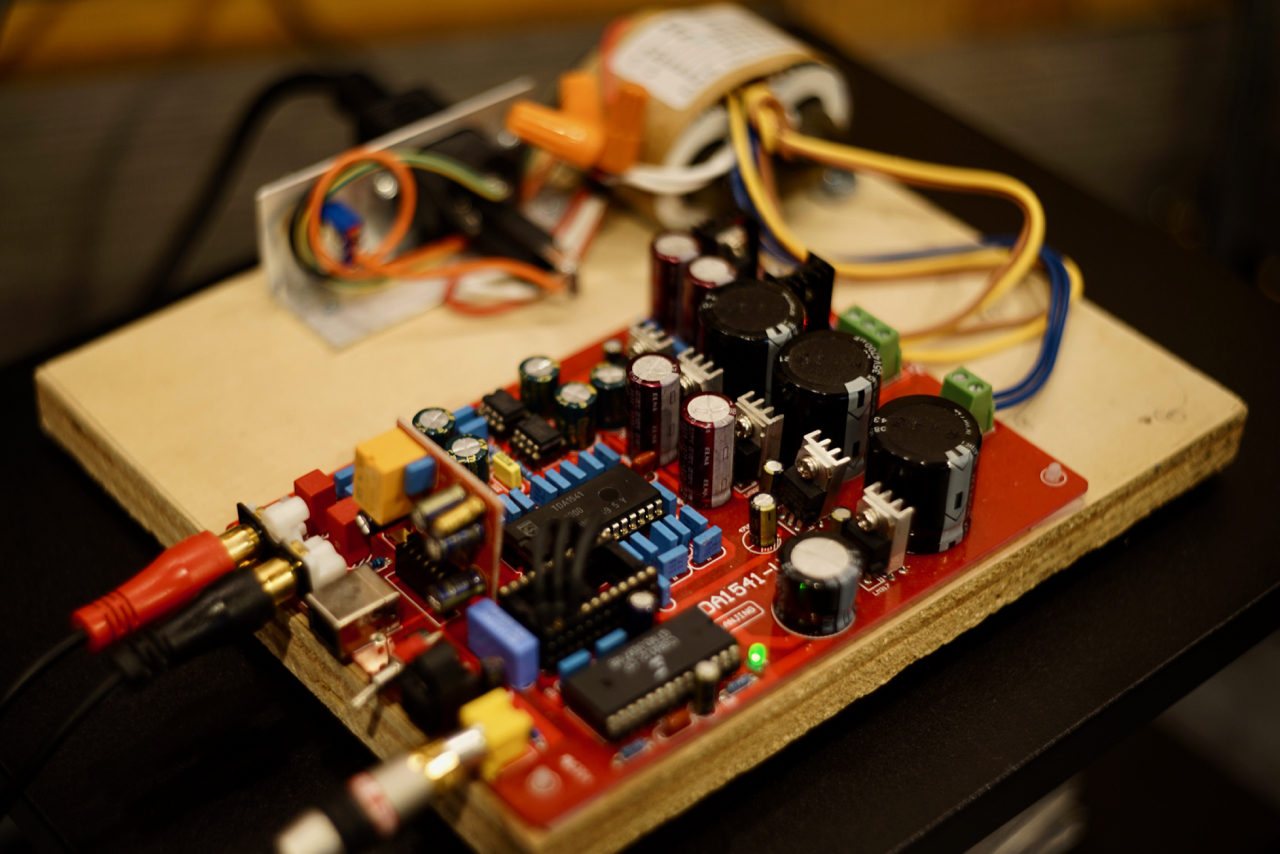 JE Labs: Magnavox CDB465 Mods > TDA1541 DAC Kit > Arcam Delta Black Box