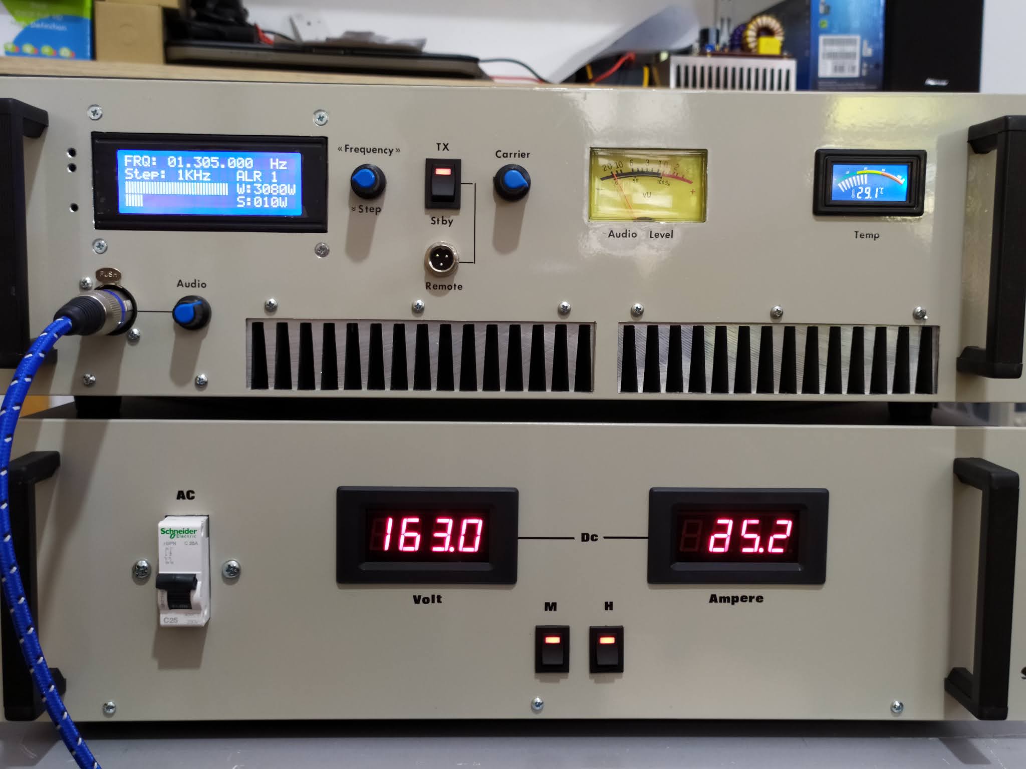 3000 Watt class D AM MW broadcast transmitter