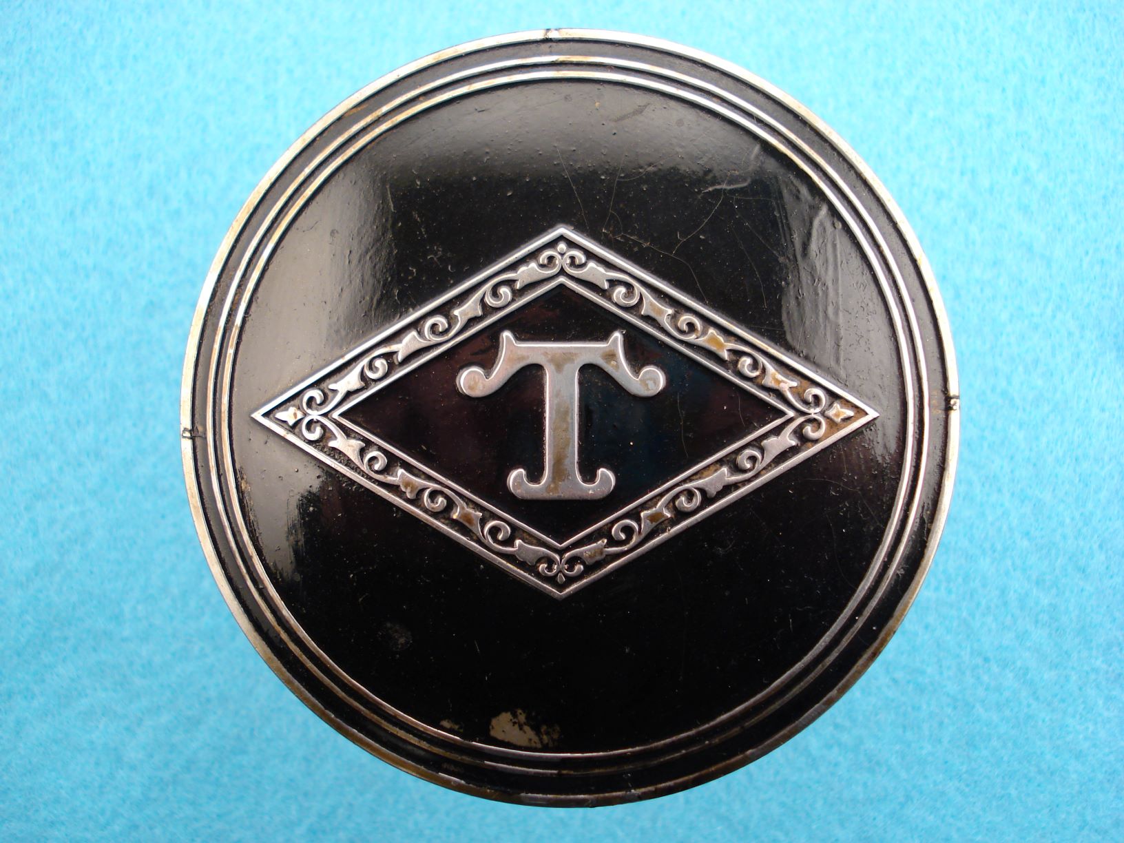 American Auto Emblems: DIAMOND T