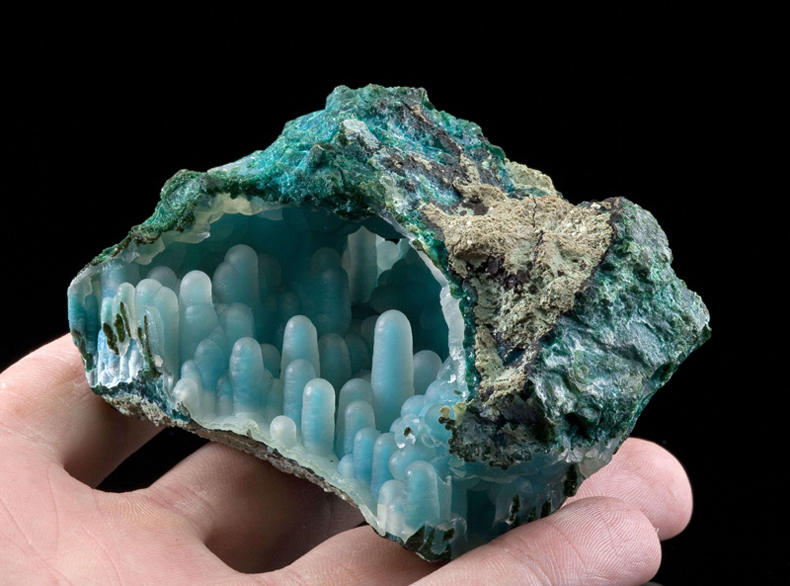 Impresionante mineral azul-verde con una increíble textura en su ...