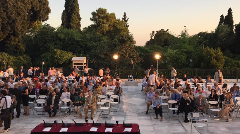 ΤΡΕΙΣ ΚΙ Ο ΚΟΥΚΟΣ ΚΑΙ ΜΕ ΤΟΝ ΚΑΣΙΔΙΑΡΗ ΑΠΟ ΤΟ ΜΠΑΛΚΟΝΙ Η ΓΙΟΡΤΗ ...