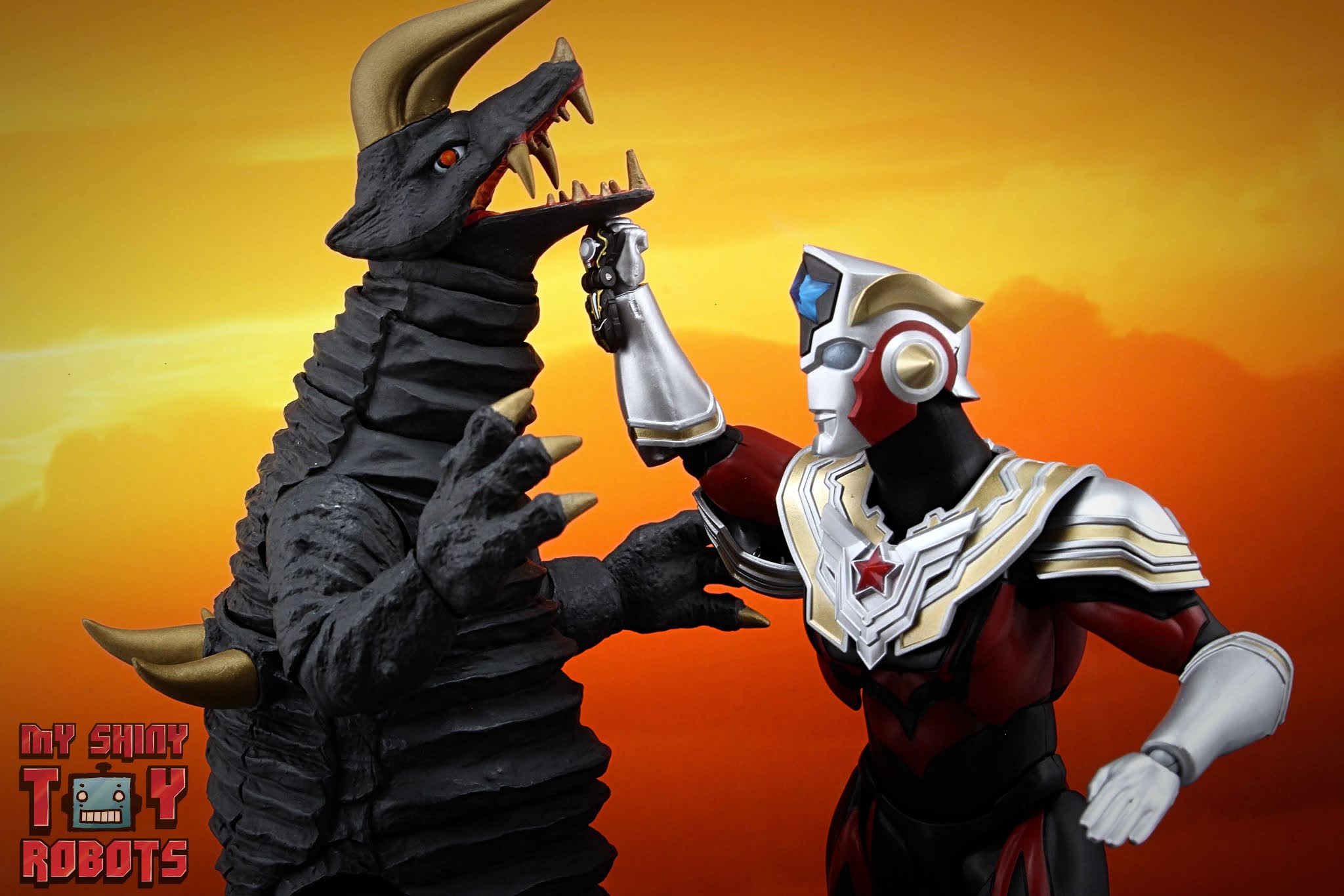 My Shiny Toy Robots: Toybox REVIEW: S.H. Figuarts Ultraman Titas