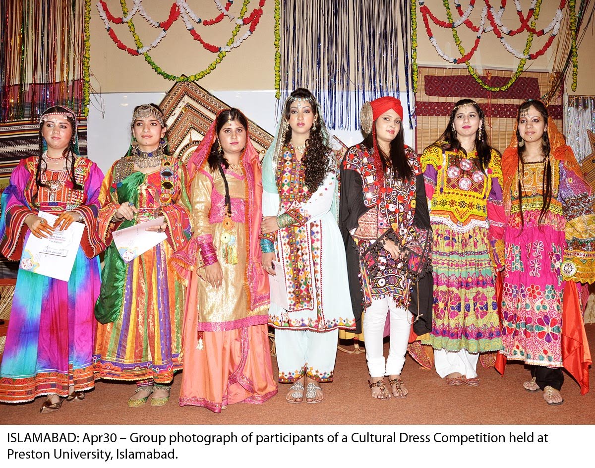 Cultural dress competition at Preston University - APS ASSOCIATED PRESS ...