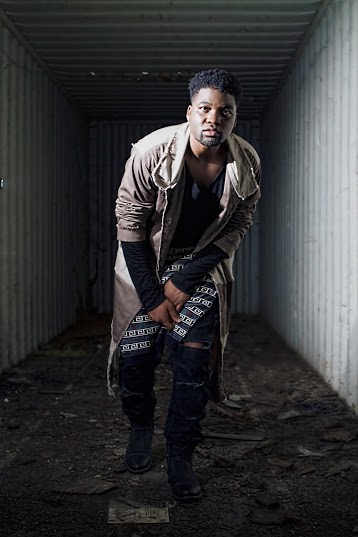 Mo'Eazy releases new photos...unveils onward plans!