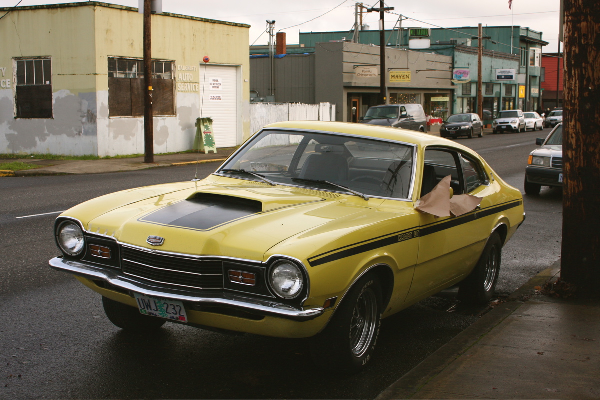 OLD PARKED CARS.: 1972 Mercury Comet GT.