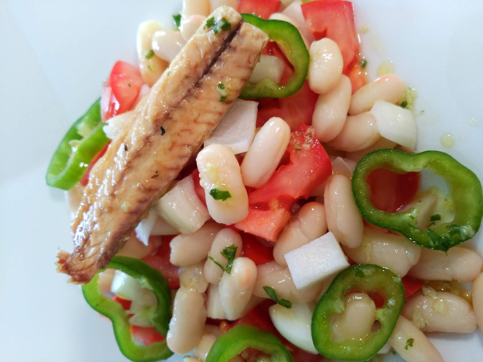 marronglacè: Ensalada de alubias blancas con caballa