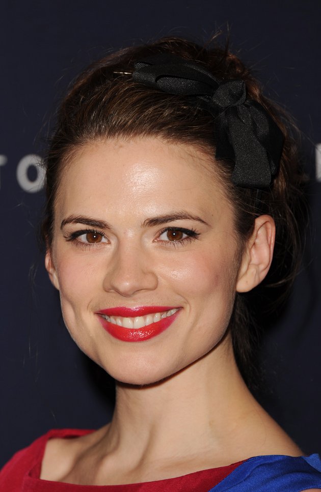 kelly and olive: Cute celebrity Shown with Hair Ribbon