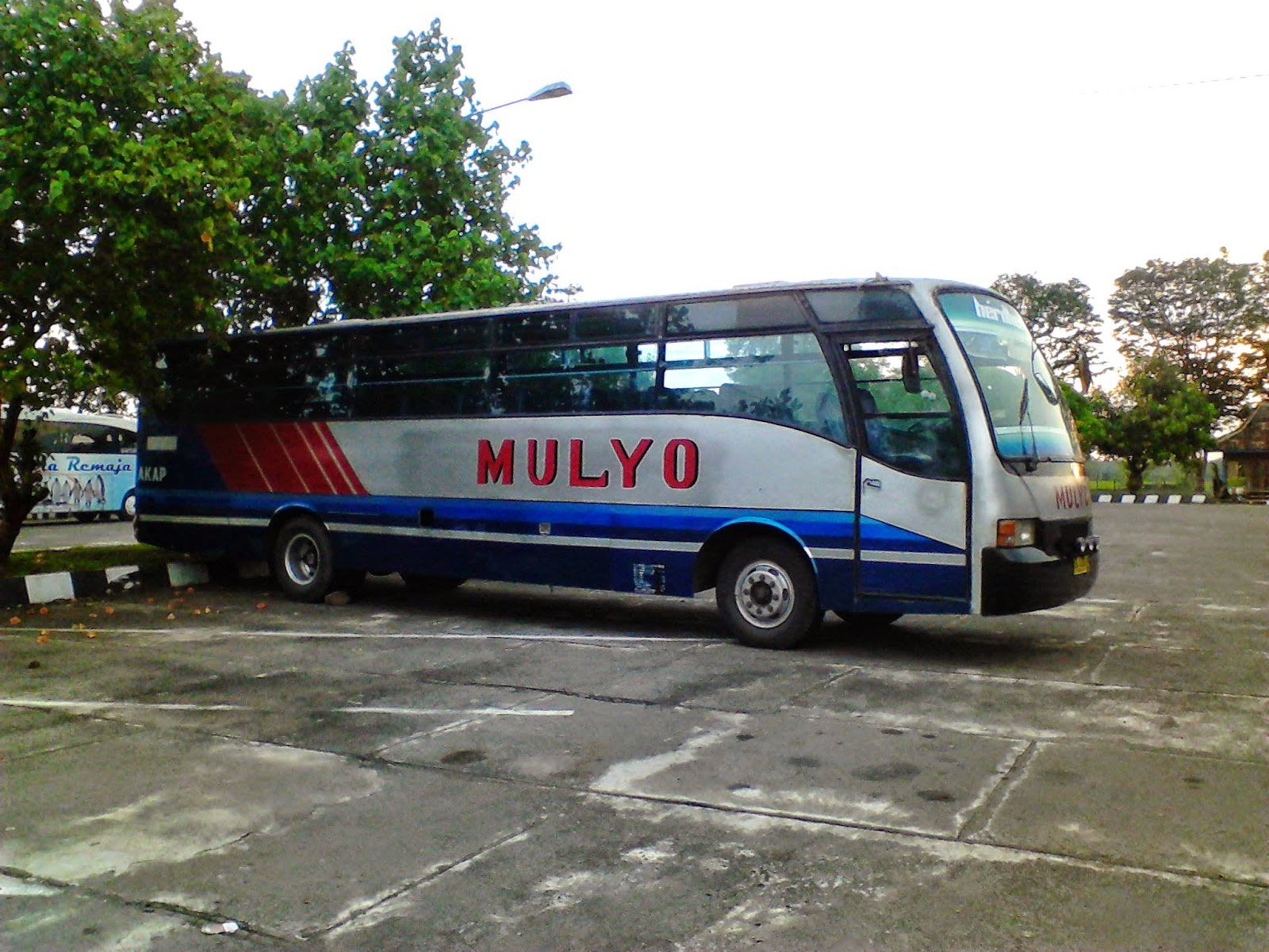 Kumpulan Foto Bus Bumel AKDP dan AKAP Yang Melintas Kebumen