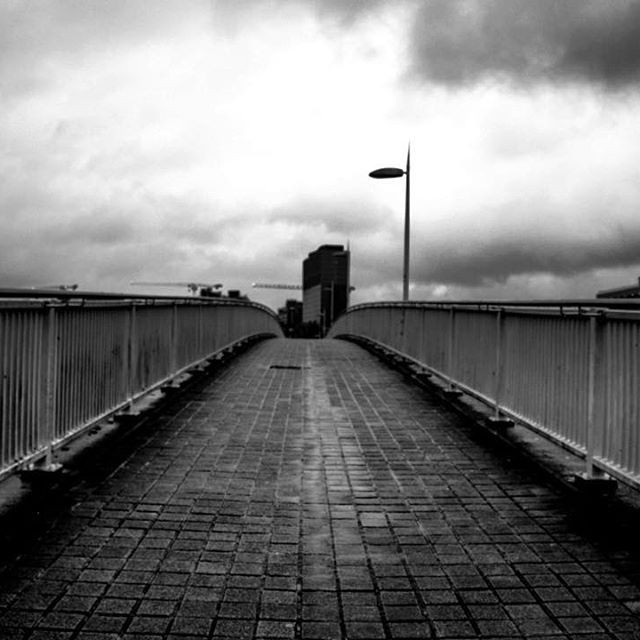 ISOLATIONS: Epping Bridge w Manchesterze, a może po prostu Joy Division ...