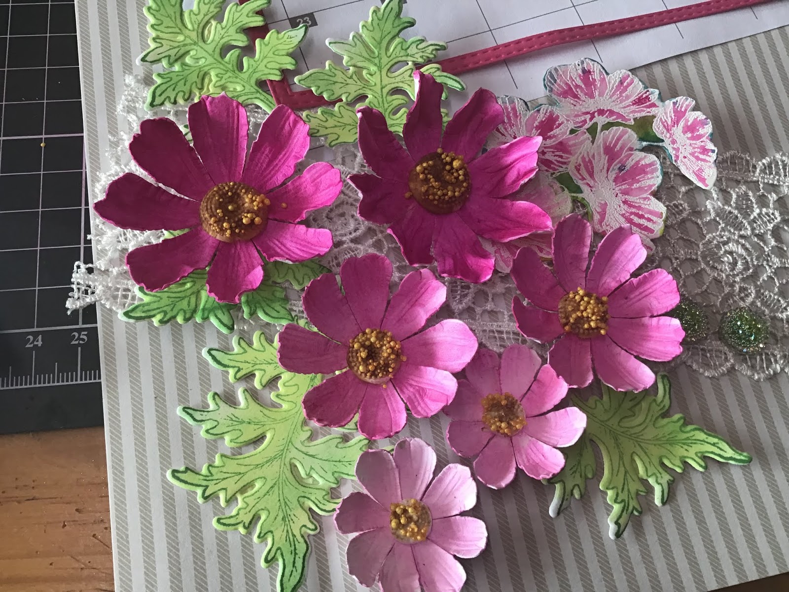 The Purple Magnolia Papercraft: Pink kosmos