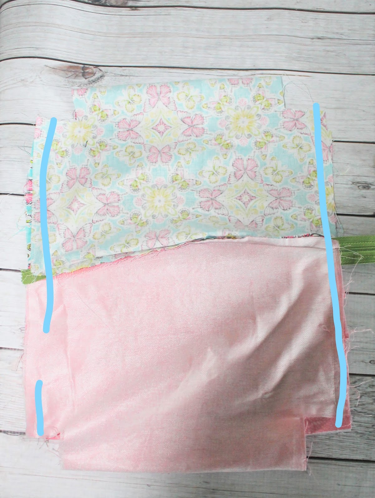 Quick Zipper Pouch Tutorial + Free Cosmetic Bag Pattern | Sew Simple Home