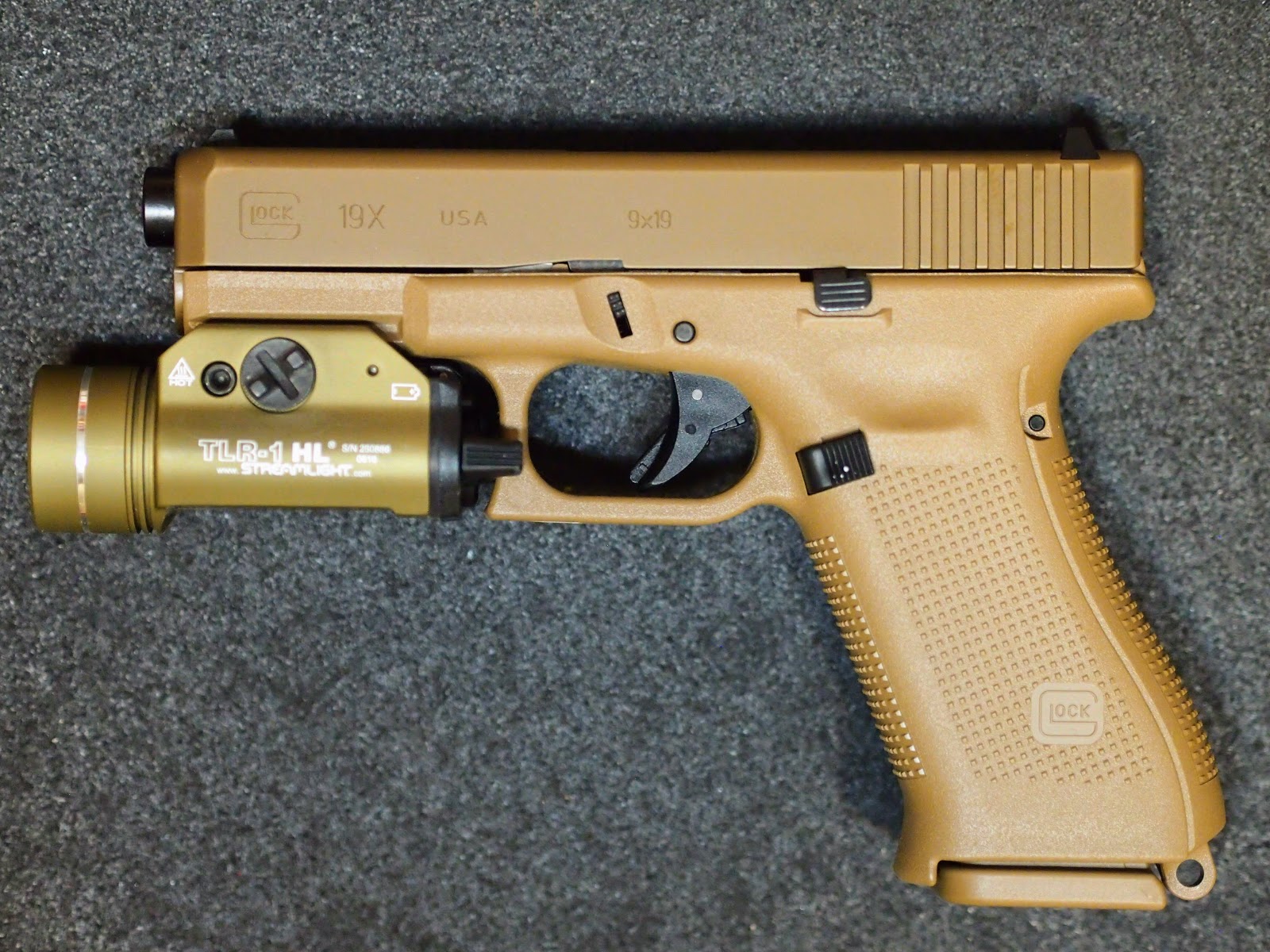 Mister Donut's Firearms Blog: Glock 19x Canadian version