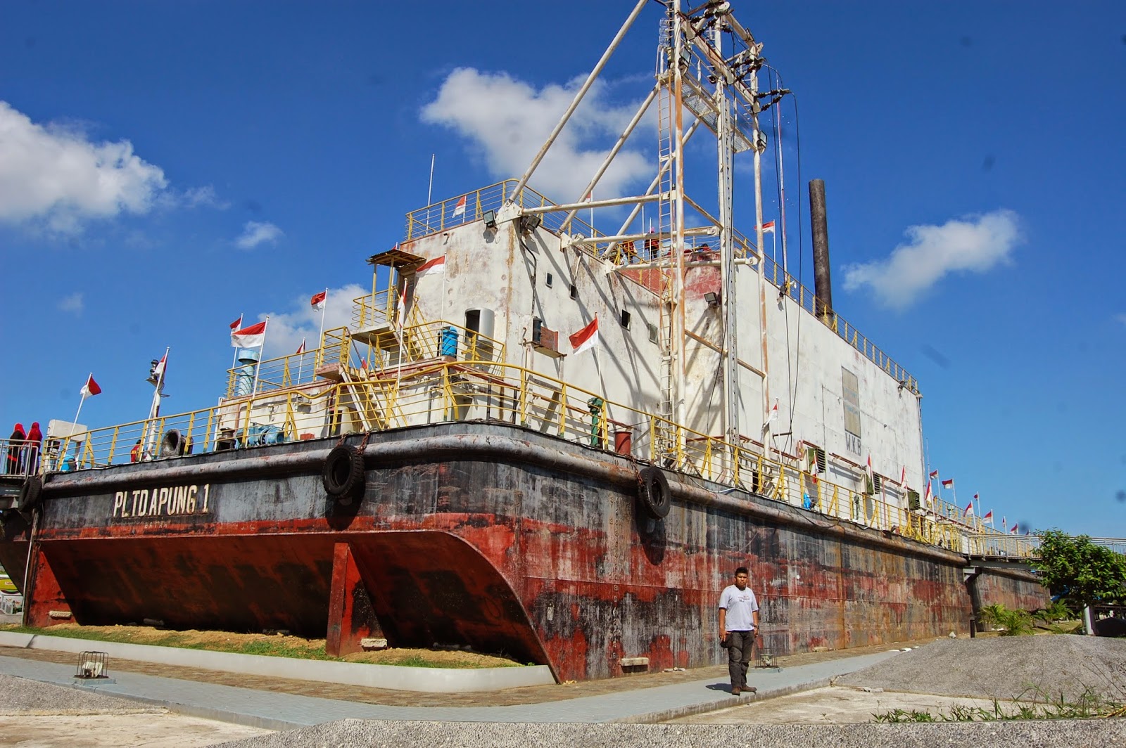 Wisata Indonesia: Wisata Kapal PLTD Apung, Banda Aceh.