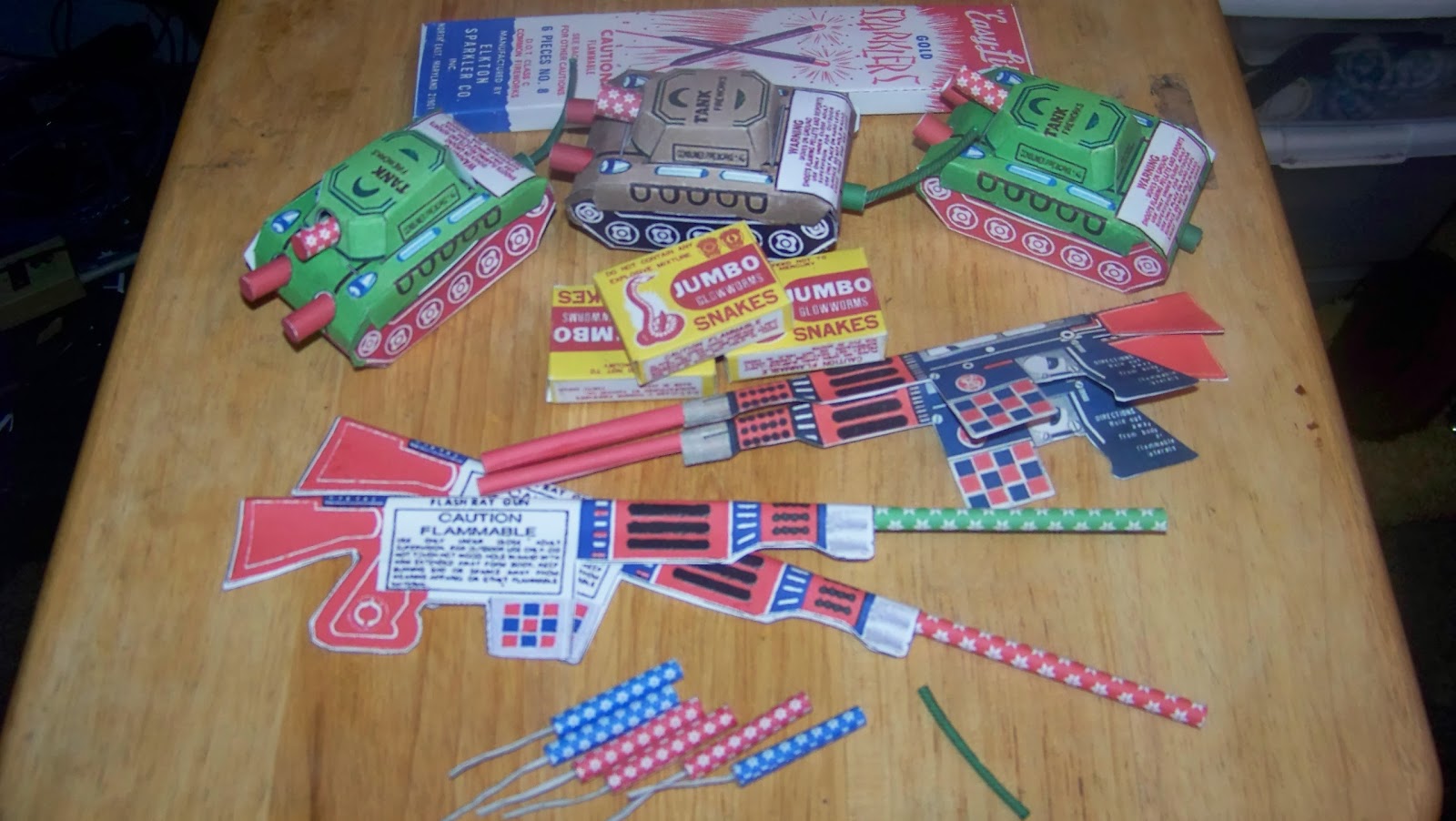 Papercraft vintage fireworks collection: Papercraft vintage fireworks