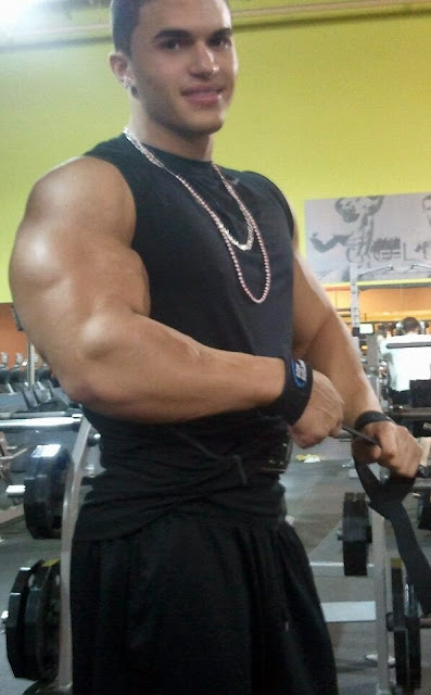 DAVID DUST: Featured Bodybuilder - Raciel Castro