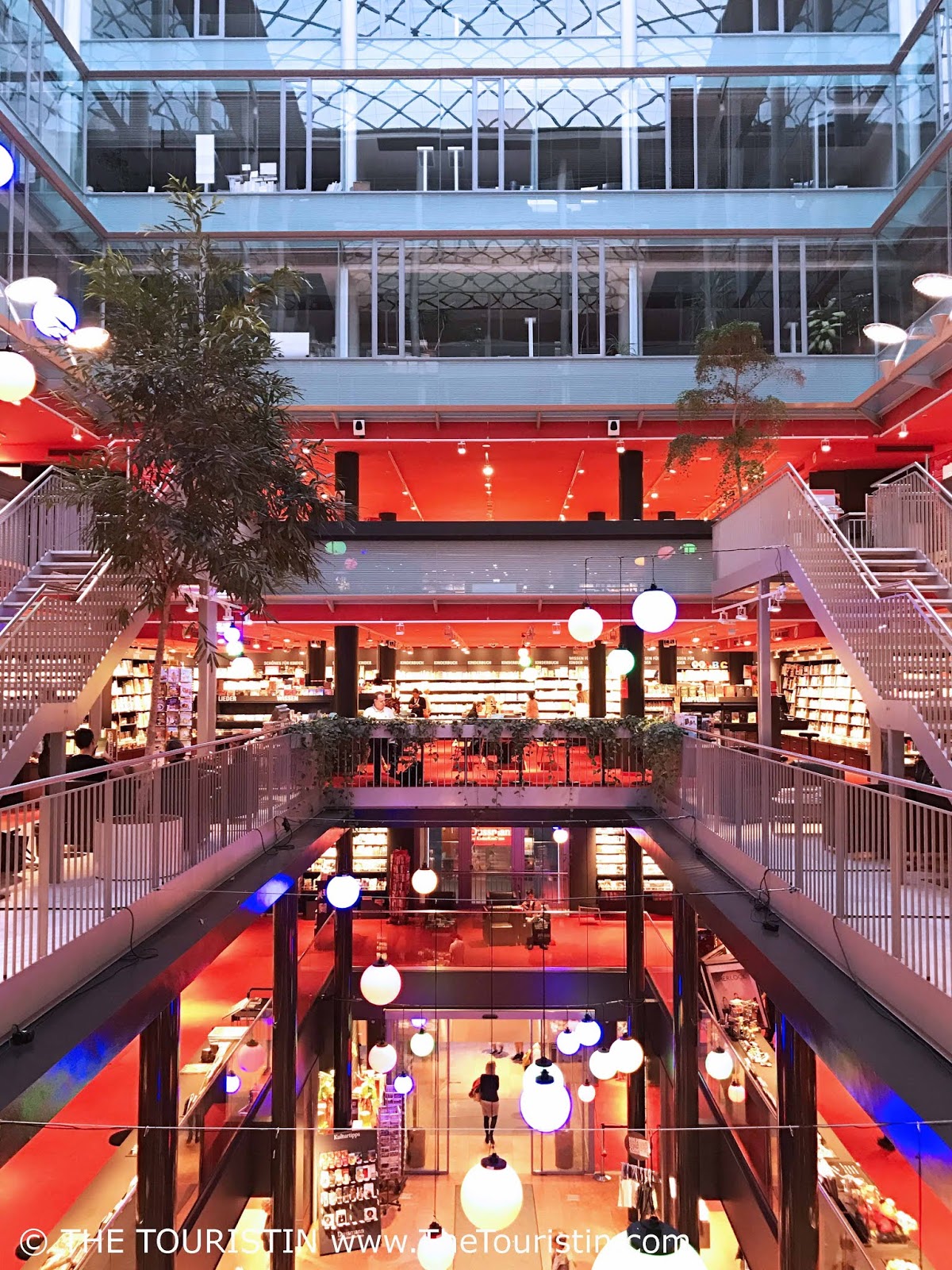 THE TOURISTIN: Travel the World - A few most beautiful bookshops