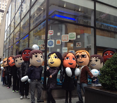 O Wii U só chega domingo, mas os Miis já invadiram a Nintendo World ...