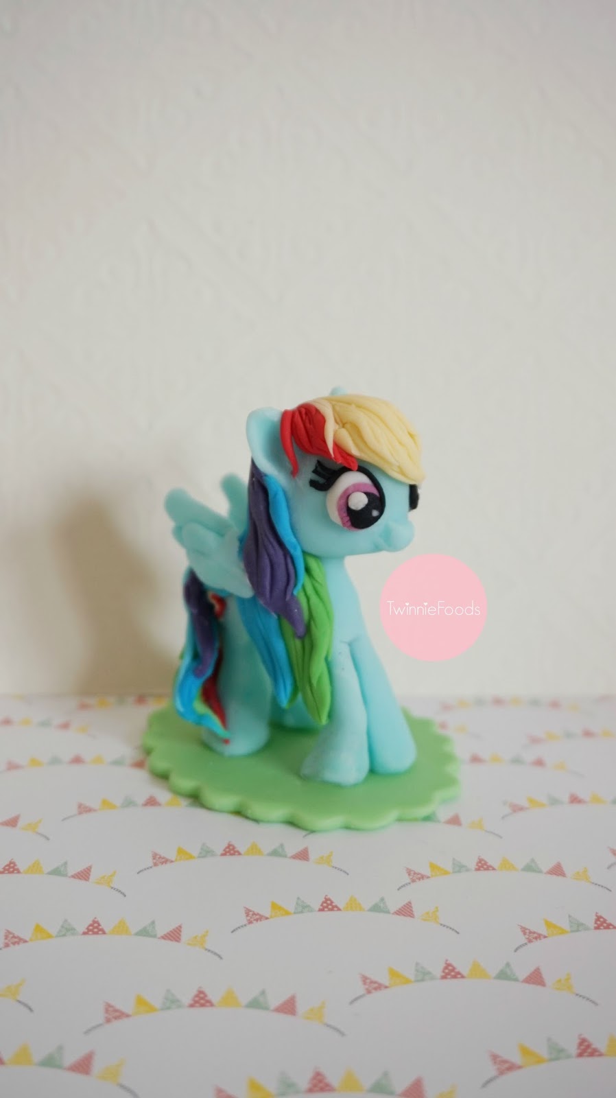 My Little pony fondant toppers (MLP)- Rainbow Dash - TwinnieFoods