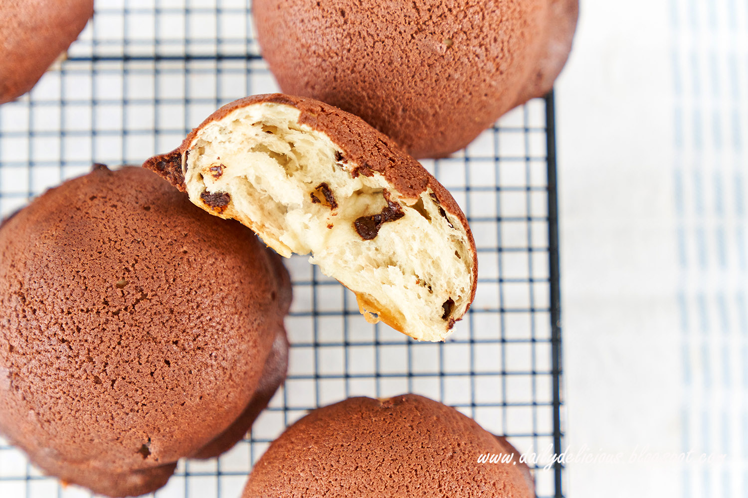 dailydelicious: Chocolate cookie buns