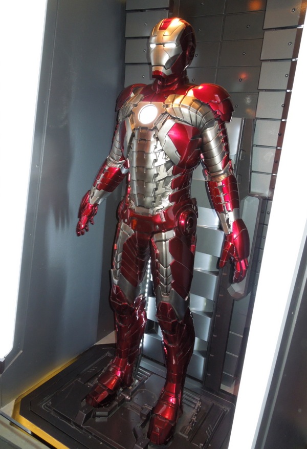 Hollywood Movie Costumes and Props: Iron Man Mark V briefcase armour on ...