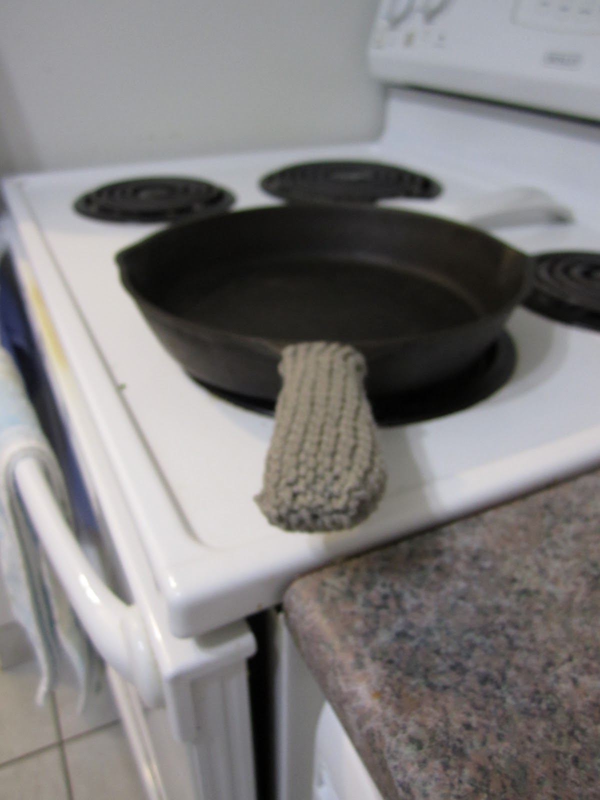 Busy Fingers: Cast-iron pan handle cozy