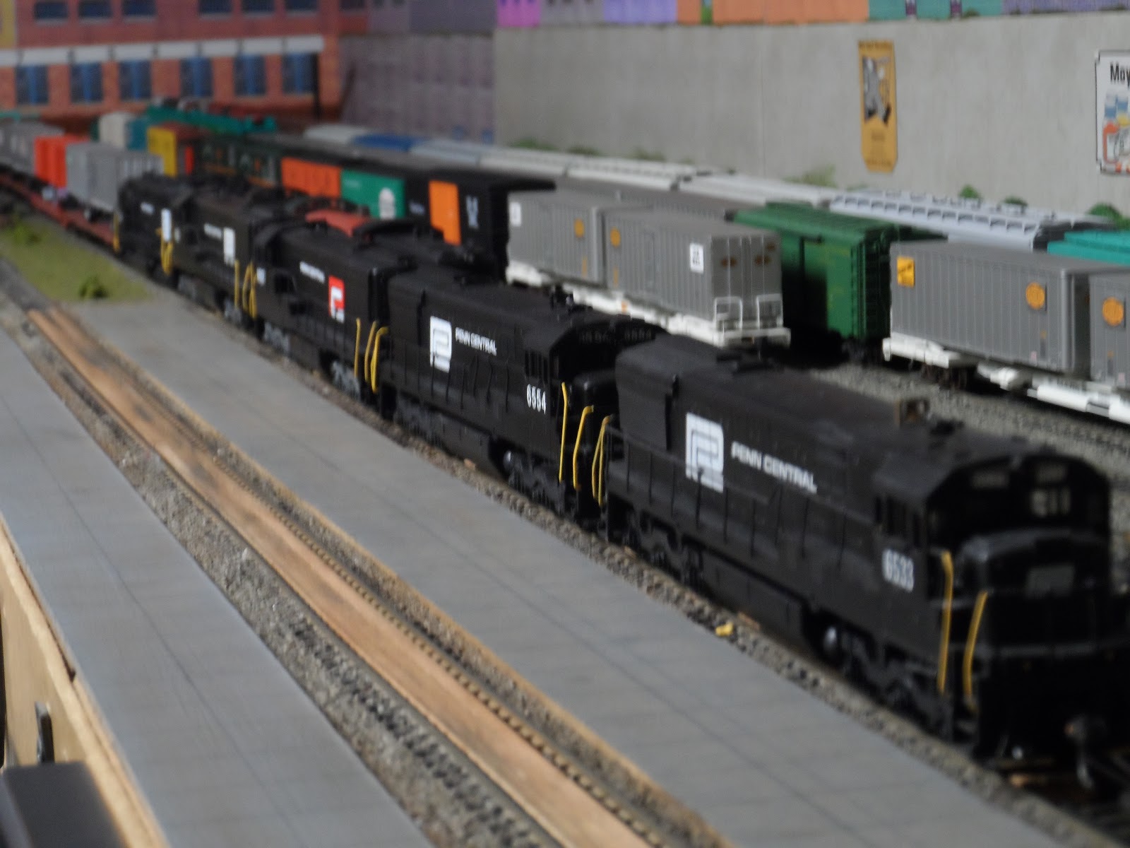 New York Central Train Layout: Penn Central G.E. U23C Project