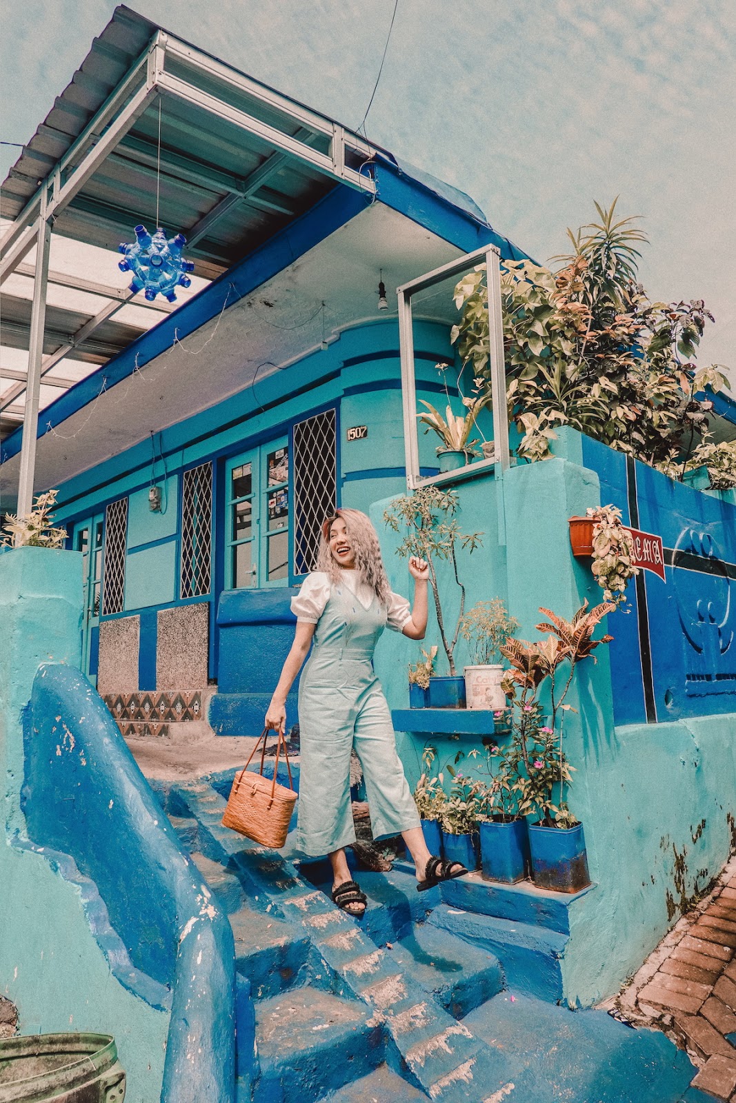 MEMBIRU DI KAMPUNG BIRU AREMA, MALANG ~ Life Is An Absurd Journey