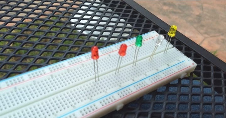 Introducción al Hardware: Práctica 3 Encender Varios Leds con Arduino