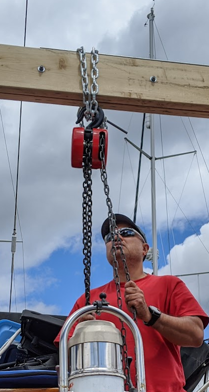 Removing a Large Engine While Still in the Water