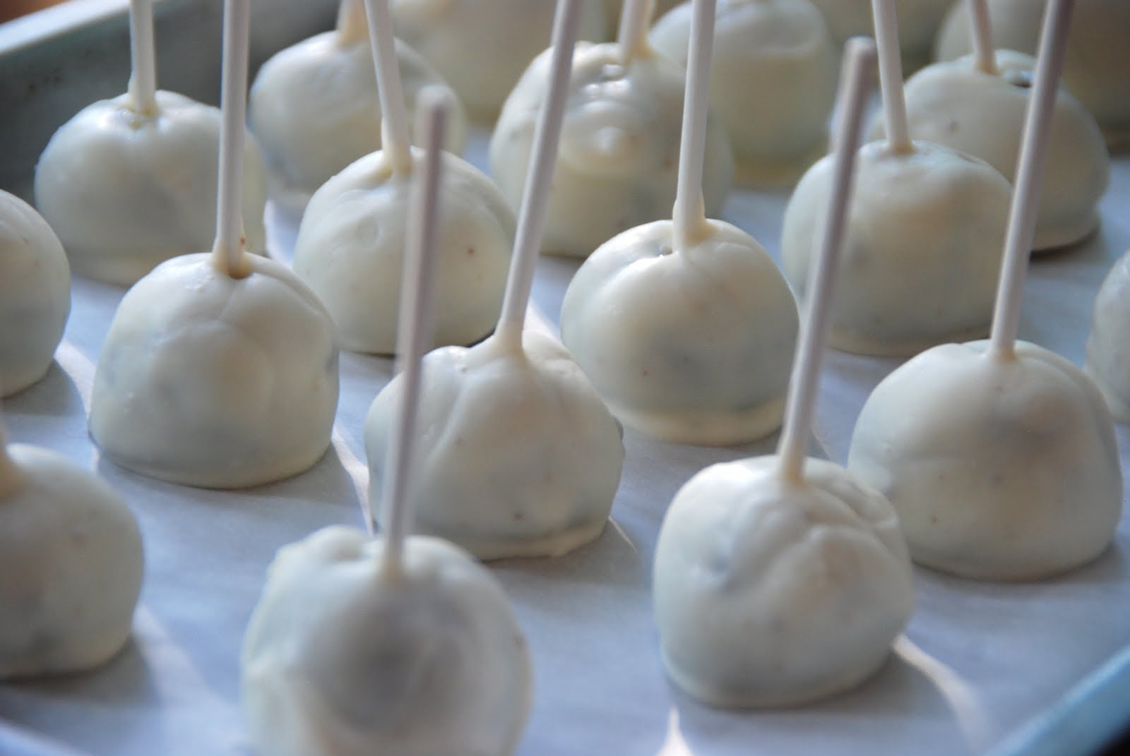 Tuxedo Cake Pops