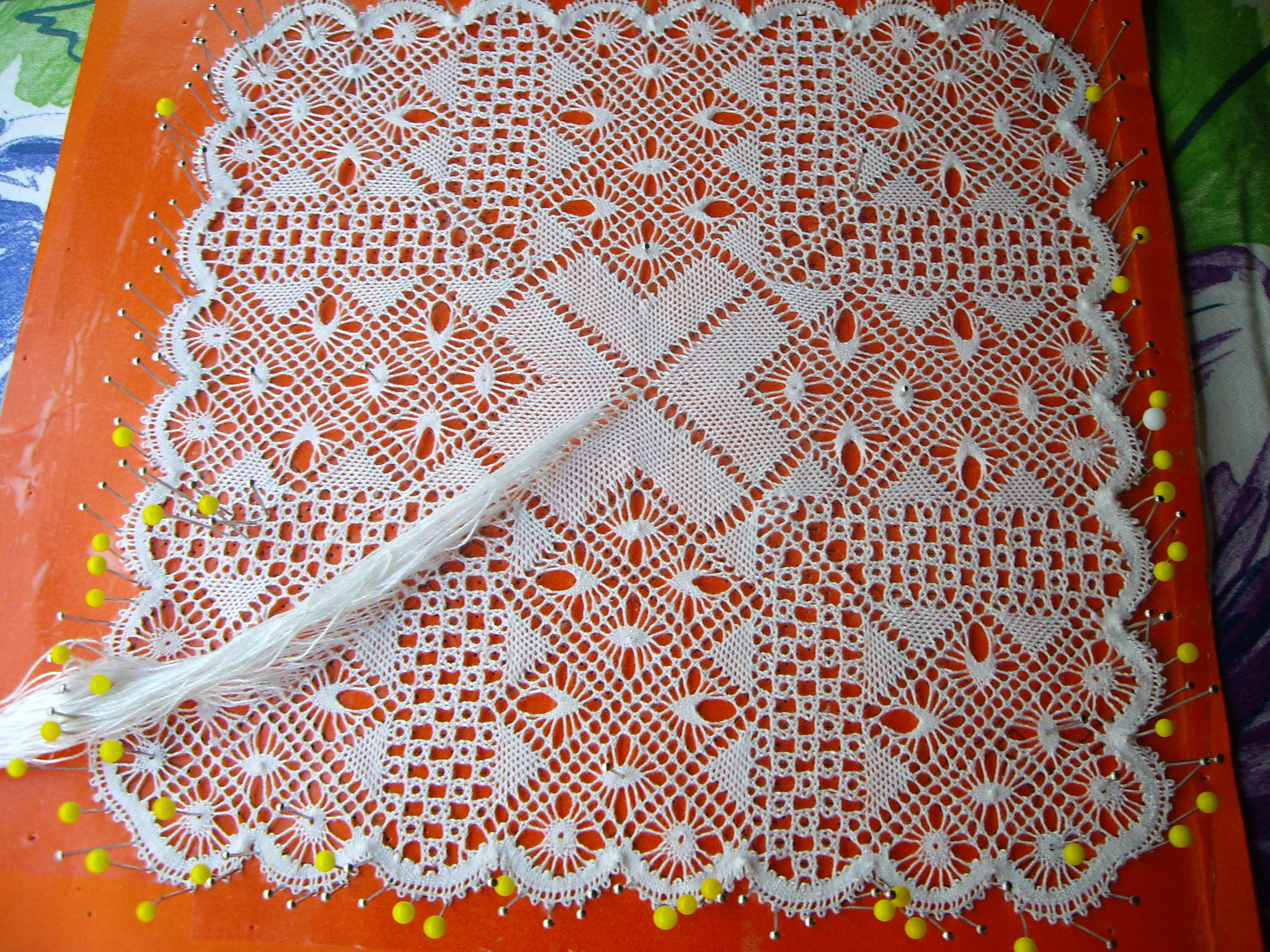 Más pañuelos de milanos de encaje de bolillos